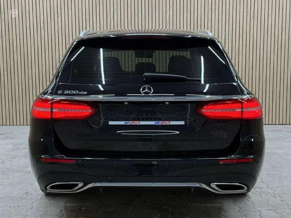 Black Mercedes-Benz E 300 2019 in Marijampole, with an engine capacity of 1.95 L and mileage of 130 thousand km for 23950 €, photo 5 on AUTOMOTO.COM.LV