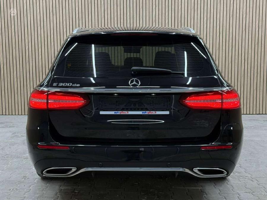 Melns Mercedes-Benz E 300 2019 Marijampole, ar dzinēja tilpumu 1.95 L un nobraukumu 130 tūkst. km par 23950 €, foto 5 vietnē AUTOMOTO.COM.LV