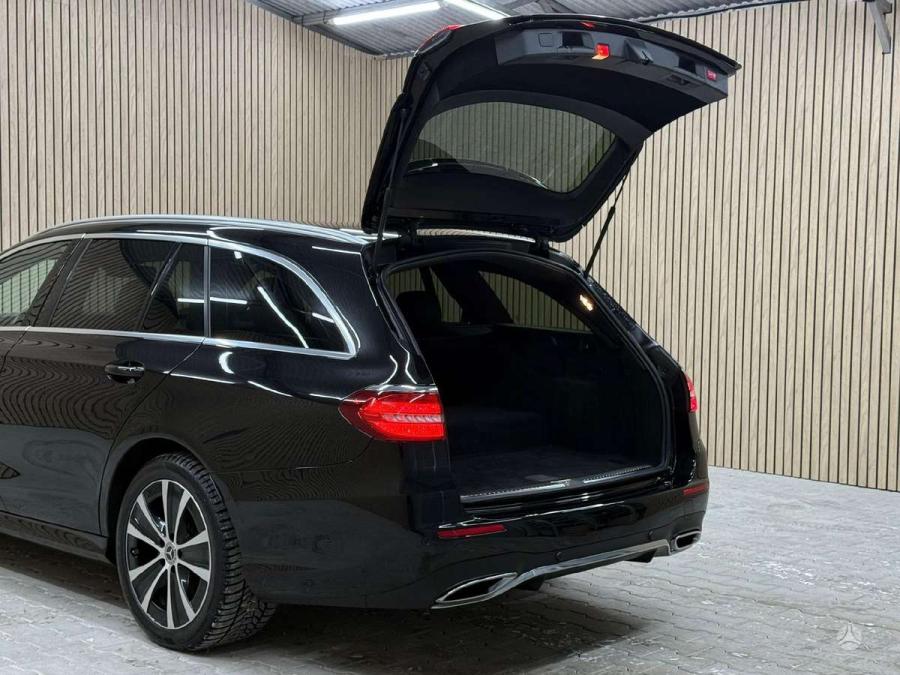 Melns Mercedes-Benz E 300 2019 Marijampole, ar dzinēja tilpumu 1.95 L un nobraukumu 130 tūkst. km par 23950 €, foto 7 vietnē AUTOMOTO.COM.LV
