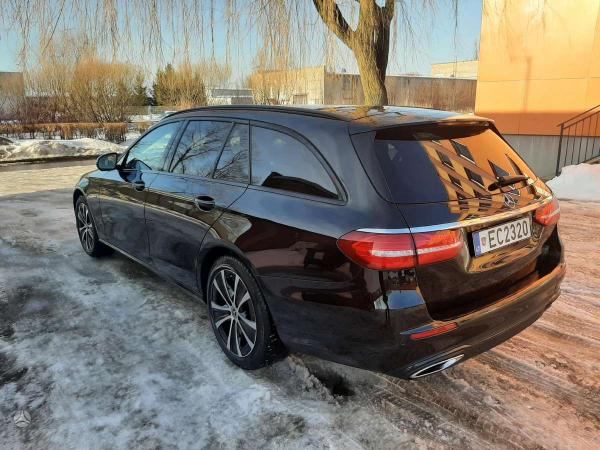 Black Mercedes-Benz E 300 2019 in Klaipeda, with an engine capacity of 1.95 L and mileage of 437 thousand km for 19700 €, photo 3 on AUTOMOTO.COM.LV
