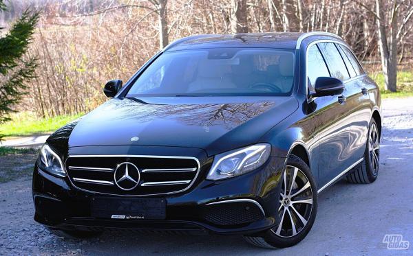 Melns Mercedes-Benz E 300 2019 Petrikaičiai, ar dzinēja tilpumu 2.00 L un nobraukumu 273 tūkst. km par 18950 €, foto 1 vietnē AUTOMOTO.COM.LV