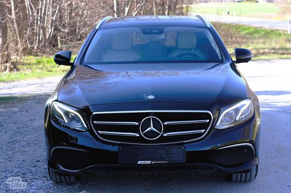 Melns Mercedes-Benz E 300 2019 Petrikaičiai, ar dzinēja tilpumu 2.00 L un nobraukumu 273 tūkst. km par 18950 €, foto 4 vietnē AUTOMOTO.COM.LV