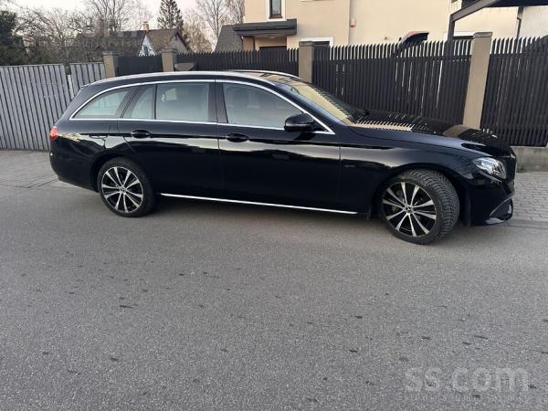 Черный Мерседес Е 300 2019 в Юрмала, объемом двигателя 2.00 л и пробегом 440 тыс. км за 14700 €, фото 1 на AUTOMOTO.COM.LV