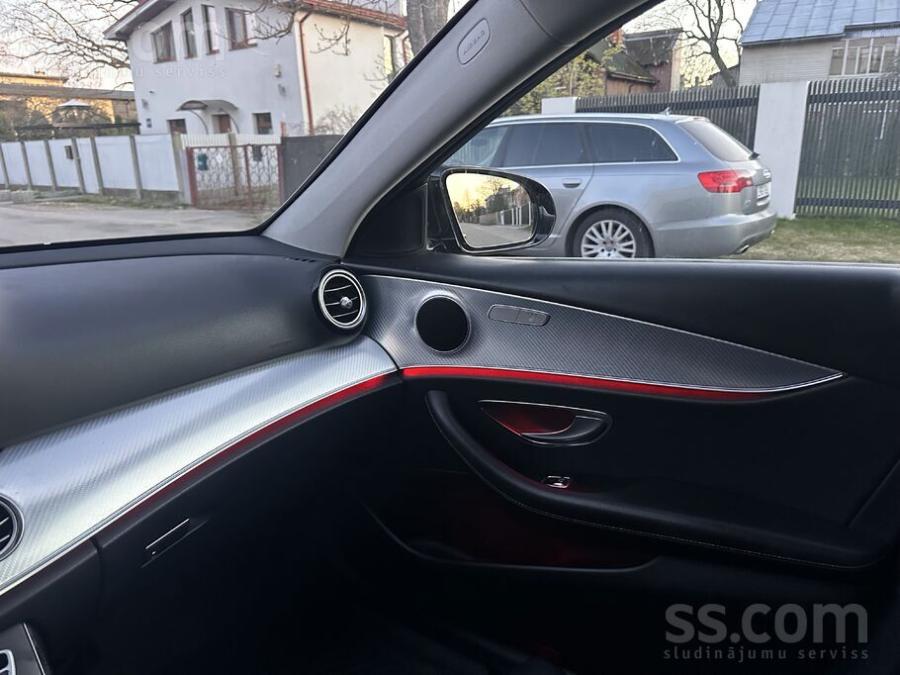 Черный Мерседес Е 300 2019 в Юрмала, объемом двигателя 2.00 л и пробегом 440 тыс. км за 14700 €, фото 20 на AUTOMOTO.COM.LV