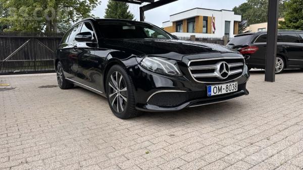 Melns Mercedes-Benz E 300 2019 Jūrmala, ar dzinēja tilpumu 2.00 L un nobraukumu 440 tūkst. km par 15000 €, foto 1 vietnē AUTOMOTO.COM.LV