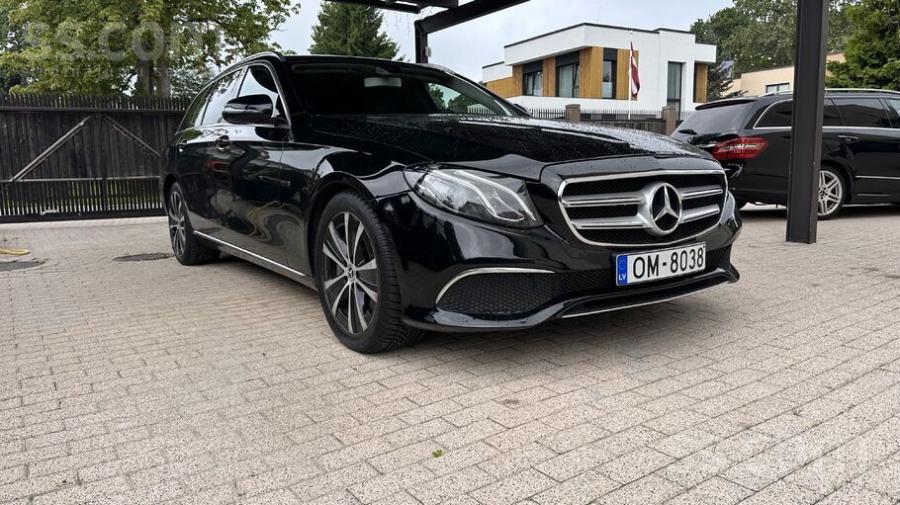 Melns Mercedes-Benz E 300 2019 Jūrmala, ar dzinēja tilpumu 2.00 L un nobraukumu 440 tūkst. km par 15000 €, foto 1 vietnē AUTOMOTO.COM.LV