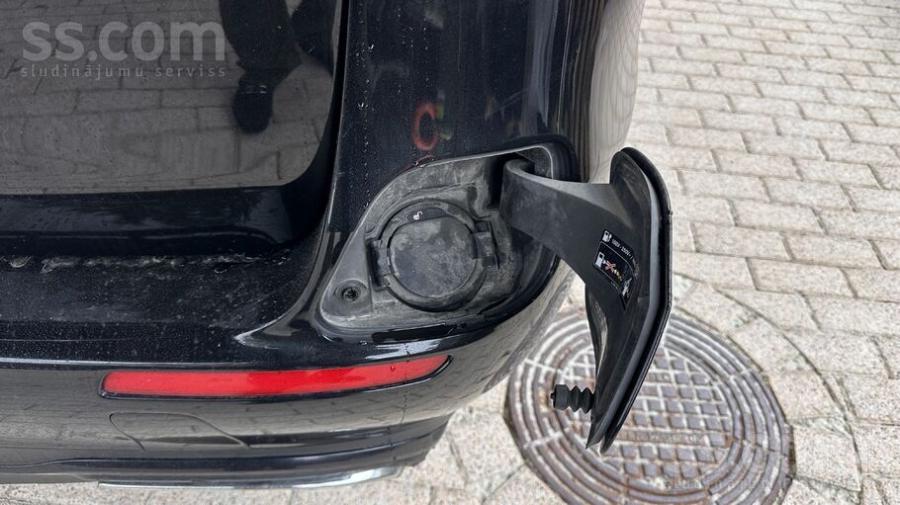 Melns Mercedes-Benz E 300 2019 Jūrmala, ar dzinēja tilpumu 2.00 L un nobraukumu 440 tūkst. km par 15000 €, foto 25 vietnē AUTOMOTO.COM.LV