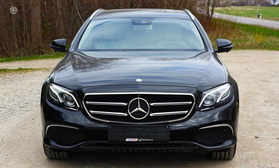 Black Mercedes-Benz E 300 2019 in Kretinga, with an engine capacity of 1.95 L and mileage of 273 thousand km for 16999 €, photo 1 on AUTOMOTO.COM.LV