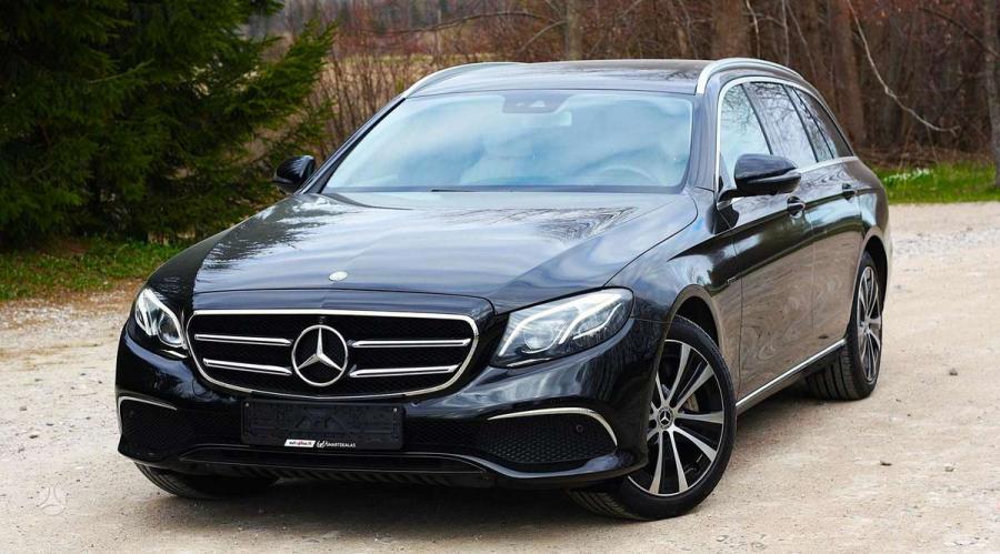 Black Mercedes-Benz E 300 2019 in Kretinga, with an engine capacity of 1.95 L and mileage of 273 thousand km for 16999 €, photo 4 on AUTOMOTO.COM.LV