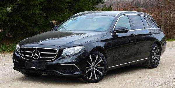 Black Mercedes-Benz E 300 2019 in Kretinga, with an engine capacity of 1.95 L and mileage of 273 thousand km for 16999 €, photo 4 on AUTOMOTO.COM.LV