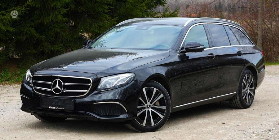 Black Mercedes-Benz E 300 2019 in Kretinga, with an engine capacity of 1.95 L and mileage of 273 thousand km for 16999 €, photo 5 on AUTOMOTO.COM.LV