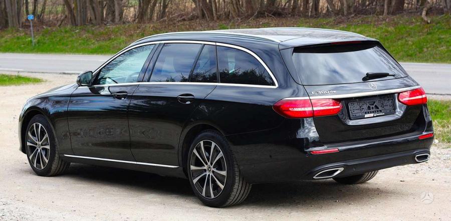 Black Mercedes-Benz E 300 2019 in Kretinga, with an engine capacity of 1.95 L and mileage of 273 thousand km for 16999 €, photo 13 on AUTOMOTO.COM.LV