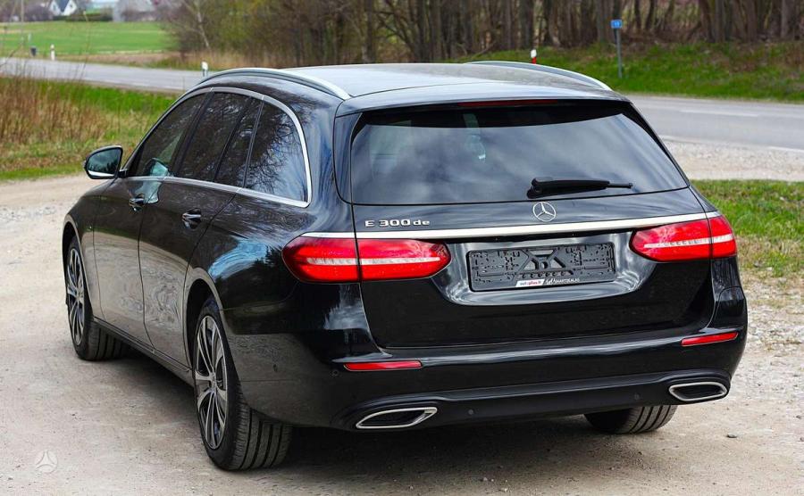 Black Mercedes-Benz E 300 2019 in Kretinga, with an engine capacity of 1.95 L and mileage of 273 thousand km for 16999 €, photo 14 on AUTOMOTO.COM.LV