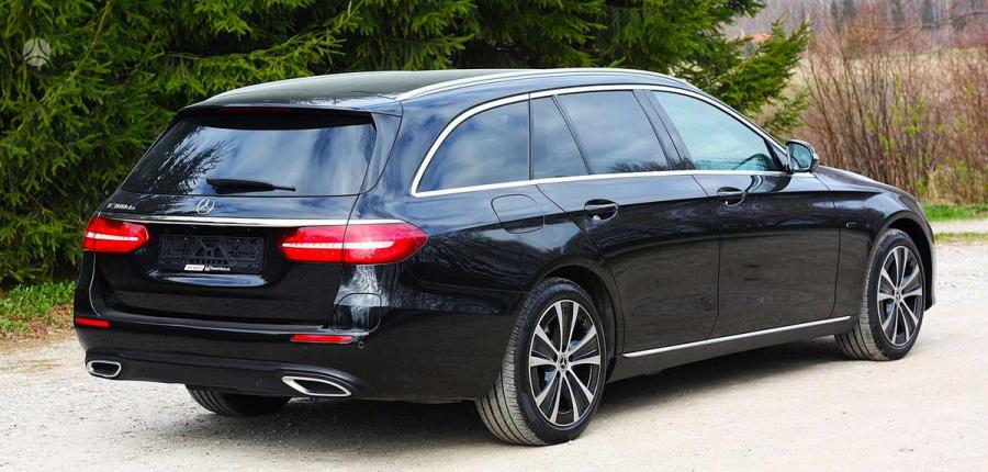 Black Mercedes-Benz E 300 2019 in Kretinga, with an engine capacity of 1.95 L and mileage of 273 thousand km for 16999 €, photo 18 on AUTOMOTO.COM.LV