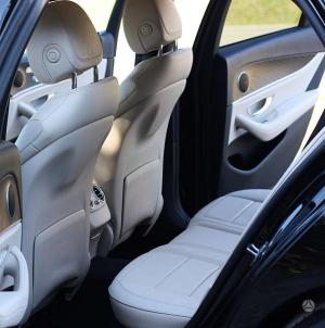 Black Mercedes-Benz E 300 2019 in Kretinga, with an engine capacity of 1.95 L and mileage of 273 thousand km for 16999 €, photo 23 on AUTOMOTO.COM.LV