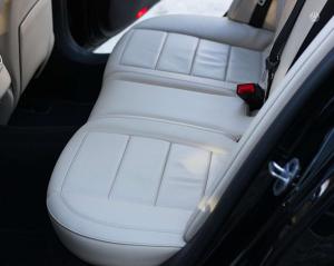 Black Mercedes-Benz E 300 2019 in Kretinga, with an engine capacity of 1.95 L and mileage of 273 thousand km for 16999 €, photo 24 on AUTOMOTO.COM.LV