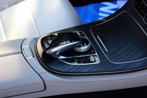 Black Mercedes-Benz E 300 2019 in Kretinga, with an engine capacity of 1.95 L and mileage of 273 thousand km for 16999 €, photo 36 on AUTOMOTO.COM.LV
