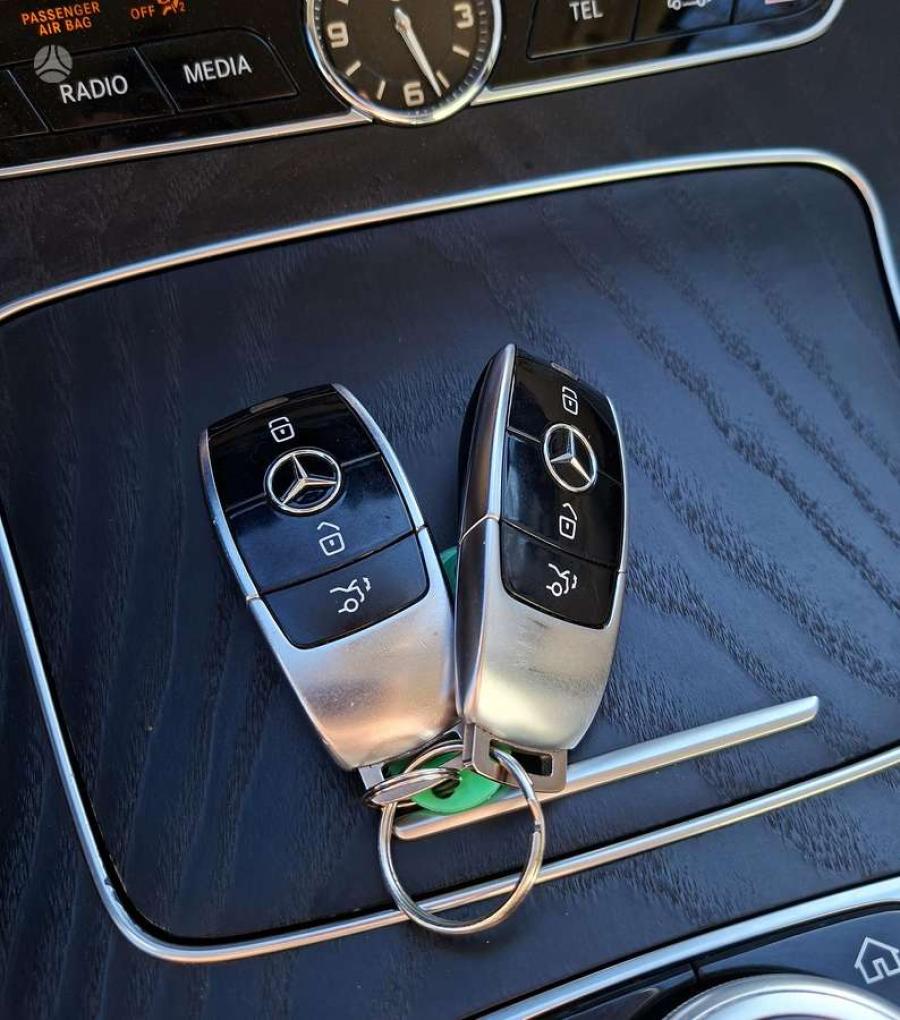 Black Mercedes-Benz E 300 2019 in Kretinga, with an engine capacity of 1.95 L and mileage of 273 thousand km for 16999 €, photo 38 on AUTOMOTO.COM.LV