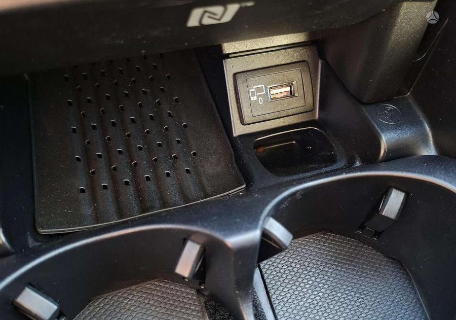 Black Mercedes-Benz E 300 2019 in Kretinga, with an engine capacity of 1.95 L and mileage of 273 thousand km for 16999 €, photo 39 on AUTOMOTO.COM.LV