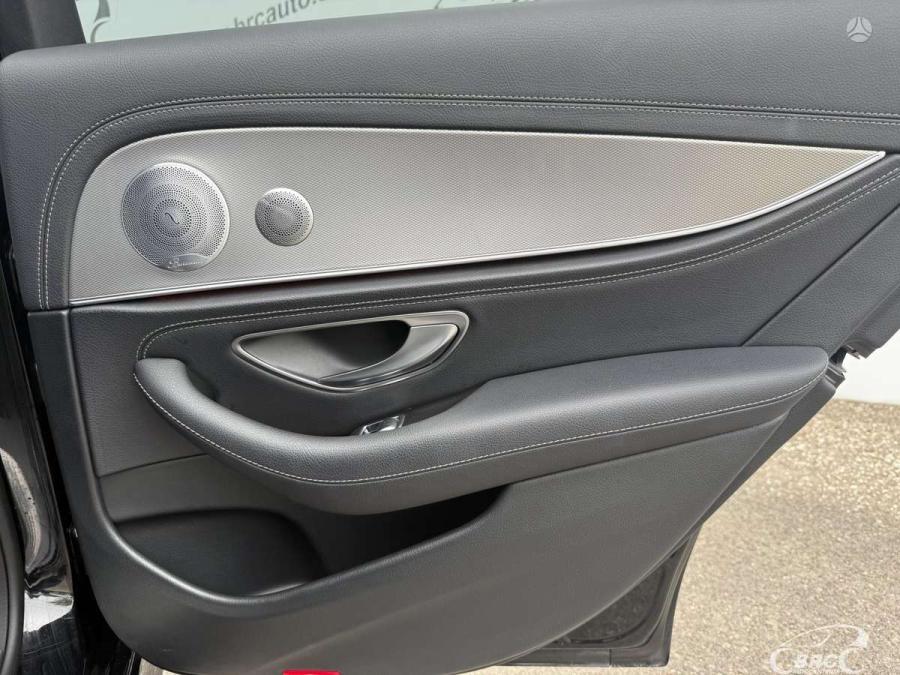 Melns Mercedes-Benz E 300 2019 Klaipėda, ar dzinēja tilpumu 1.95 L un nobraukumu 169 tūkst. km par 21500 €, foto 12 vietnē AUTOMOTO.COM.LV