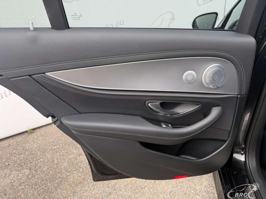 Melns Mercedes-Benz E 300 2019 Klaipėda, ar dzinēja tilpumu 1.95 L un nobraukumu 169 tūkst. km par 21500 €, foto 16 vietnē AUTOMOTO.COM.LV