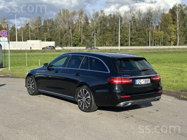 Black Mercedes-Benz E 300 2019 in Riga, with an engine capacity of 2.00 L and mileage of 400 thousand km for 14400 €, photo 6 on AUTOMOTO.COM.LV