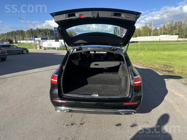 Black Mercedes-Benz E 300 2019 in Riga, with an engine capacity of 2.00 L and mileage of 400 thousand km for 14400 €, photo 10 on AUTOMOTO.COM.LV