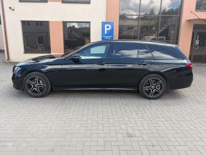 Black Mercedes-Benz E 300 2020 in Kaunas, with an engine capacity of 1.95 L and mileage of 176 thousand km for 18300 €, photo 3 on AUTOMOTO.COM.LV