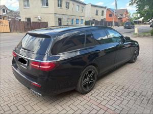 Black Mercedes-Benz E 300 2020 in Kaunas, with an engine capacity of 1.95 L and mileage of 176 thousand km for 18300 €, photo 6 on AUTOMOTO.COM.LV