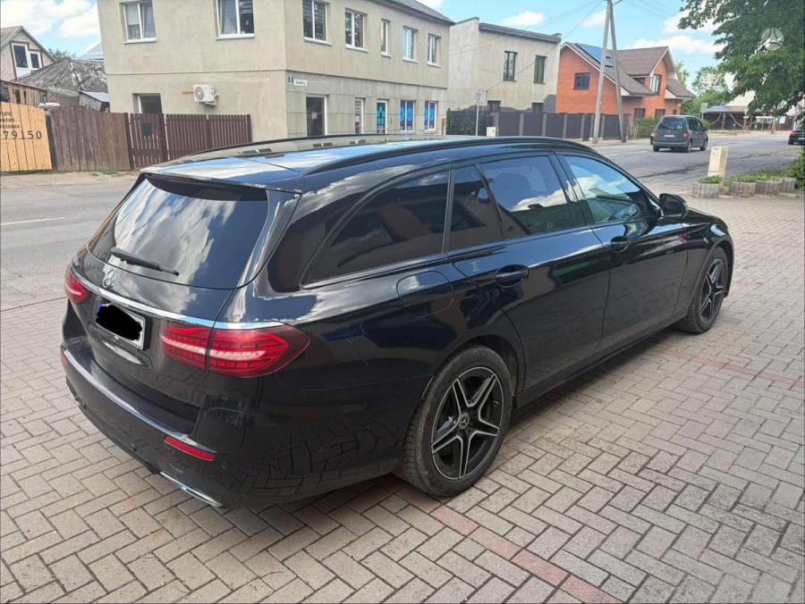 Black Mercedes-Benz E 300 2020 in Kaunas, with an engine capacity of 1.95 L and mileage of 176 thousand km for 18300 €, photo 6 on AUTOMOTO.COM.LV
