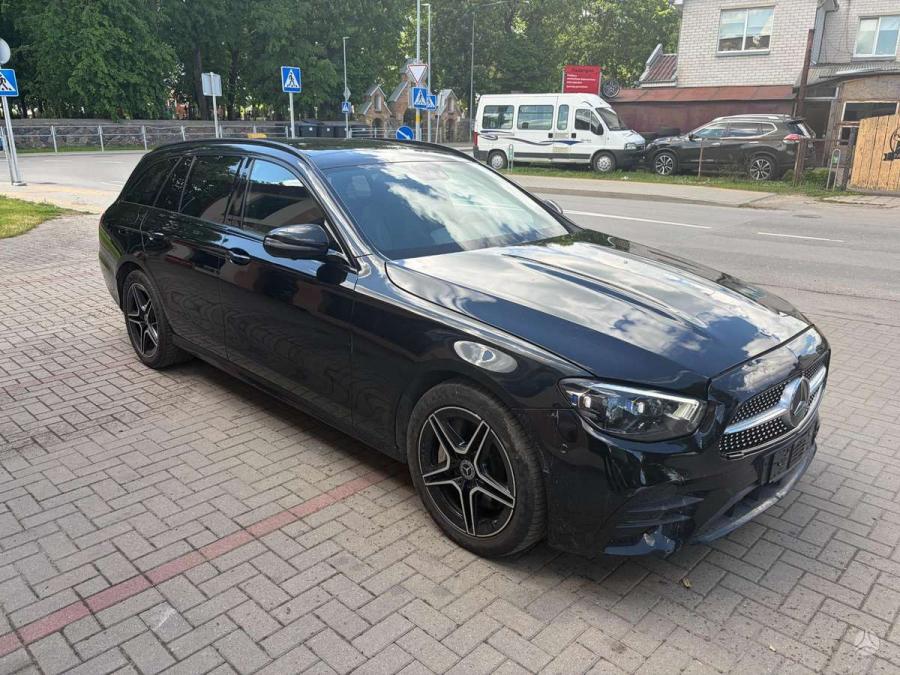 Black Mercedes-Benz E 300 2020 in Kaunas, with an engine capacity of 1.95 L and mileage of 176 thousand km for 18300 €, photo 8 on AUTOMOTO.COM.LV
