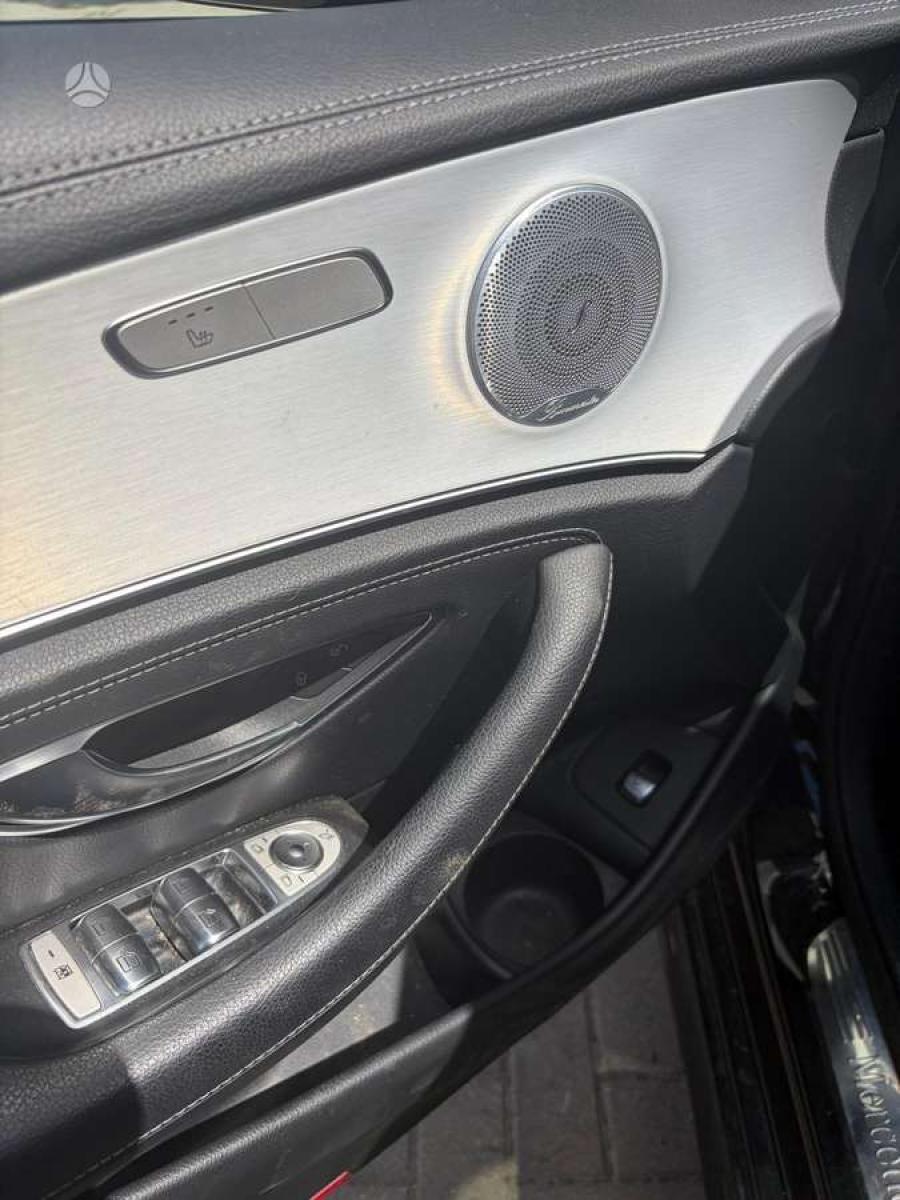 Black Mercedes-Benz E 300 2020 in Kaunas, with an engine capacity of 1.95 L and mileage of 176 thousand km for 18300 €, photo 20 on AUTOMOTO.COM.LV