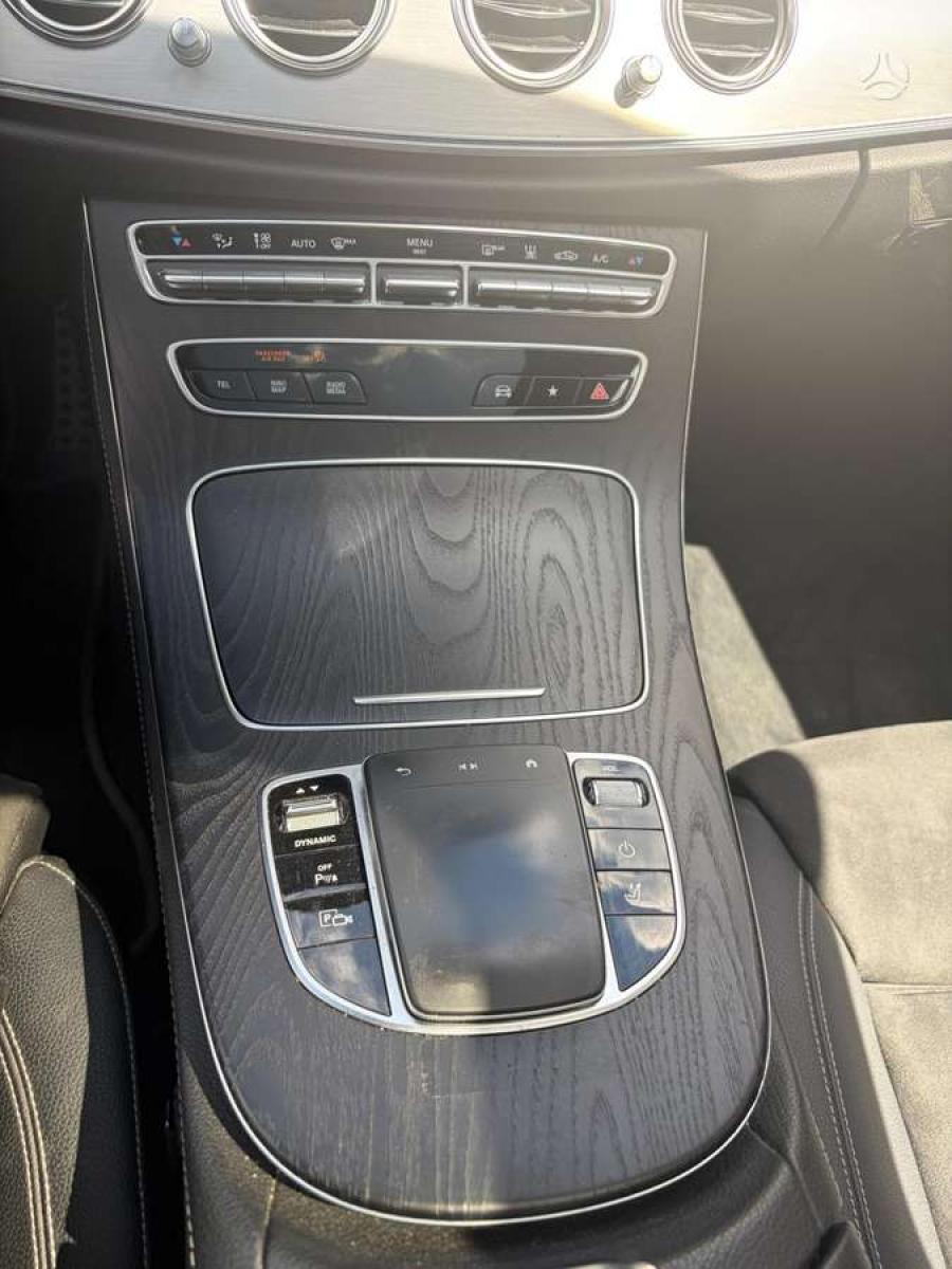 Black Mercedes-Benz E 300 2020 in Kaunas, with an engine capacity of 1.95 L and mileage of 176 thousand km for 18300 €, photo 22 on AUTOMOTO.COM.LV