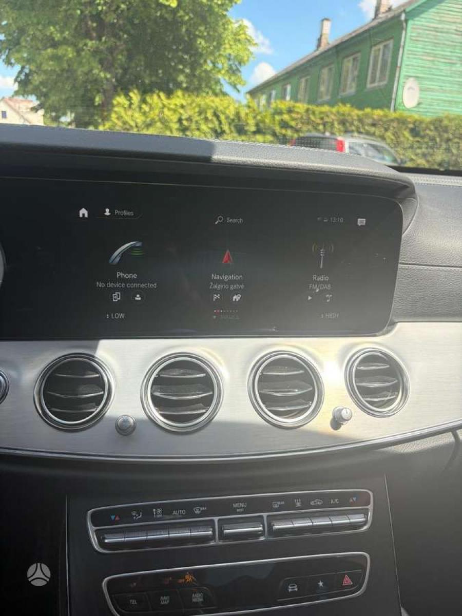 Black Mercedes-Benz E 300 2020 in Kaunas, with an engine capacity of 1.95 L and mileage of 176 thousand km for 18300 €, photo 23 on AUTOMOTO.COM.LV