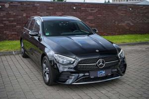 Black Mercedes-Benz E 300 2020 in Marijampole, with an engine capacity of 1.95 L and mileage of 204 thousand km for 23950 €, photo 3 on AUTOMOTO.COM.LV