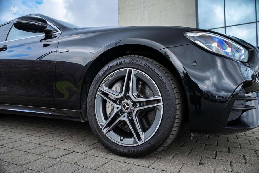 Black Mercedes-Benz E 300 2020 in Marijampole, with an engine capacity of 1.95 L and mileage of 204 thousand km for 23950 €, photo 8 on AUTOMOTO.COM.LV