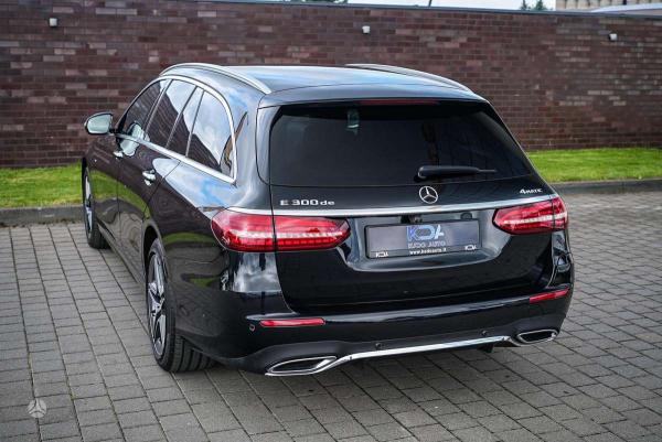 Black Mercedes-Benz E 300 2020 in Marijampole, with an engine capacity of 1.95 L and mileage of 204 thousand km for 23950 €, photo 10 on AUTOMOTO.COM.LV