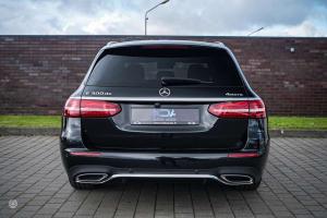 Black Mercedes-Benz E 300 2020 in Marijampole, with an engine capacity of 1.95 L and mileage of 204 thousand km for 23950 €, photo 12 on AUTOMOTO.COM.LV