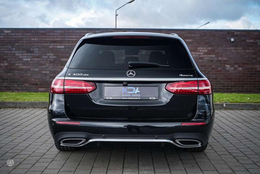 Black Mercedes-Benz E 300 2020 in Marijampole, with an engine capacity of 1.95 L and mileage of 204 thousand km for 23950 €, photo 12 on AUTOMOTO.COM.LV