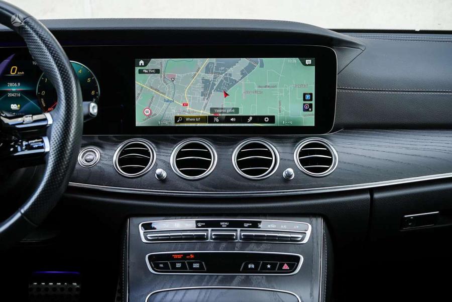 Black Mercedes-Benz E 300 2020 in Marijampole, with an engine capacity of 1.95 L and mileage of 204 thousand km for 23950 €, photo 22 on AUTOMOTO.COM.LV