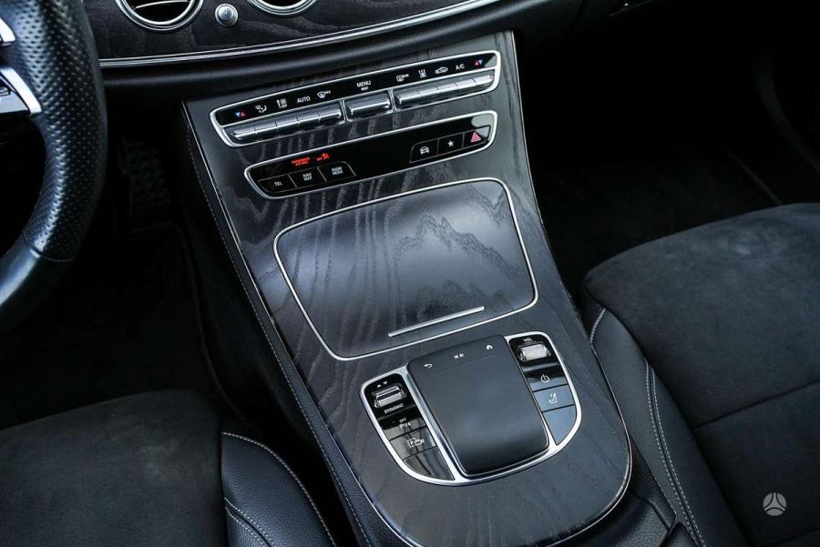 Black Mercedes-Benz E 300 2020 in Marijampole, with an engine capacity of 1.95 L and mileage of 204 thousand km for 23950 €, photo 24 on AUTOMOTO.COM.LV