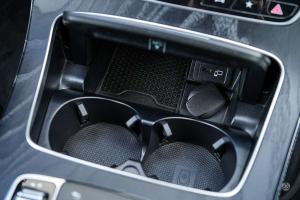 Black Mercedes-Benz E 300 2020 in Marijampole, with an engine capacity of 1.95 L and mileage of 204 thousand km for 23950 €, photo 25 on AUTOMOTO.COM.LV
