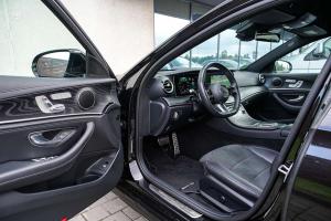 Black Mercedes-Benz E 300 2020 in Marijampole, with an engine capacity of 1.95 L and mileage of 204 thousand km for 23950 €, photo 28 on AUTOMOTO.COM.LV
