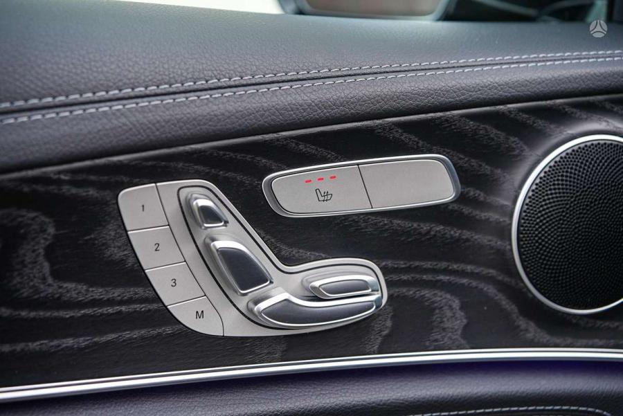 Black Mercedes-Benz E 300 2020 in Marijampole, with an engine capacity of 1.95 L and mileage of 204 thousand km for 23950 €, photo 33 on AUTOMOTO.COM.LV