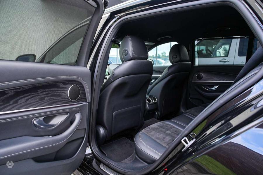Black Mercedes-Benz E 300 2020 in Marijampole, with an engine capacity of 1.95 L and mileage of 204 thousand km for 23950 €, photo 36 on AUTOMOTO.COM.LV