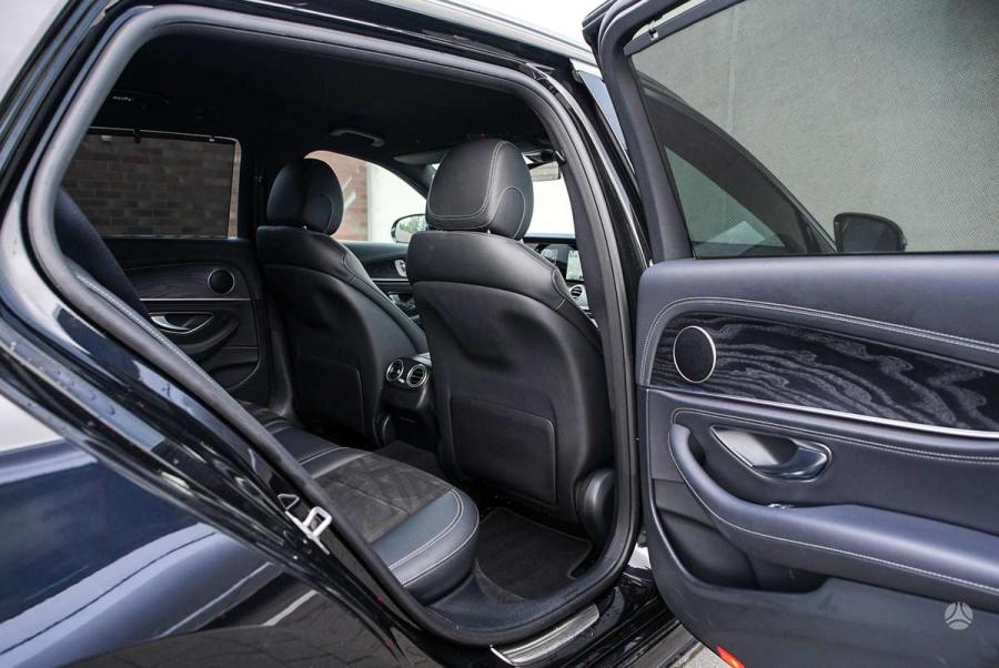 Black Mercedes-Benz E 300 2020 in Marijampole, with an engine capacity of 1.95 L and mileage of 204 thousand km for 23950 €, photo 38 on AUTOMOTO.COM.LV