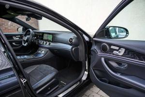 Black Mercedes-Benz E 300 2020 in Marijampole, with an engine capacity of 1.95 L and mileage of 204 thousand km for 23950 €, photo 40 on AUTOMOTO.COM.LV