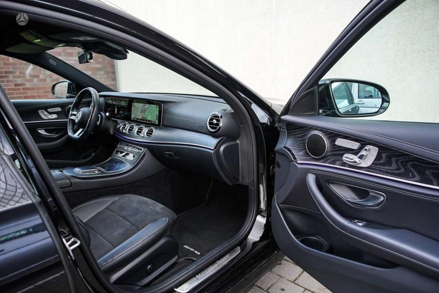 Black Mercedes-Benz E 300 2020 in Marijampole, with an engine capacity of 1.95 L and mileage of 204 thousand km for 23950 €, photo 40 on AUTOMOTO.COM.LV