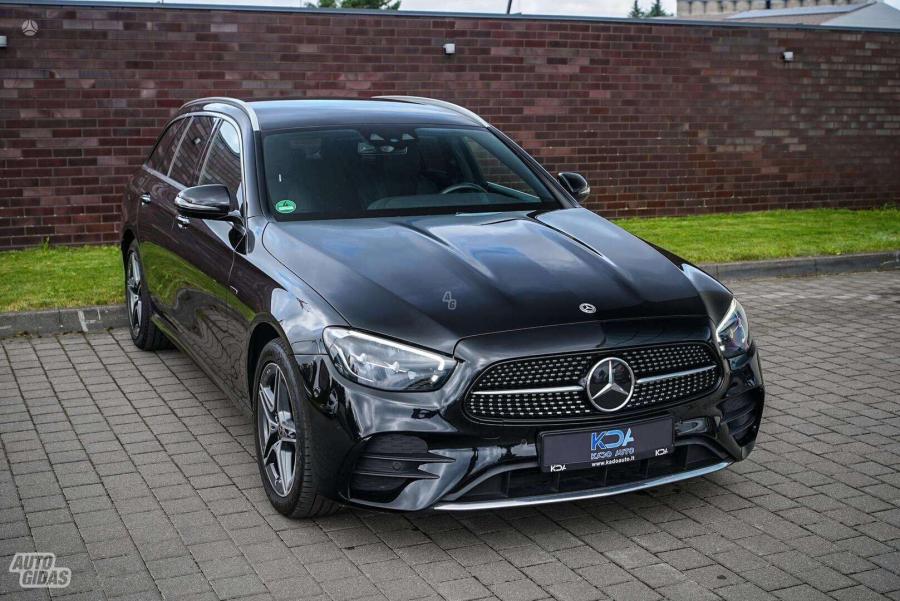 Black Mercedes-Benz E 300 2020 in Kaunas, with an engine capacity of 2.00 L and mileage of 204 thousand km for 23950 €, photo 3 on AUTOMOTO.COM.LV