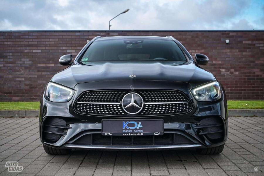 Black Mercedes-Benz E 300 2020 in Kaunas, with an engine capacity of 2.00 L and mileage of 204 thousand km for 23950 €, photo 4 on AUTOMOTO.COM.LV